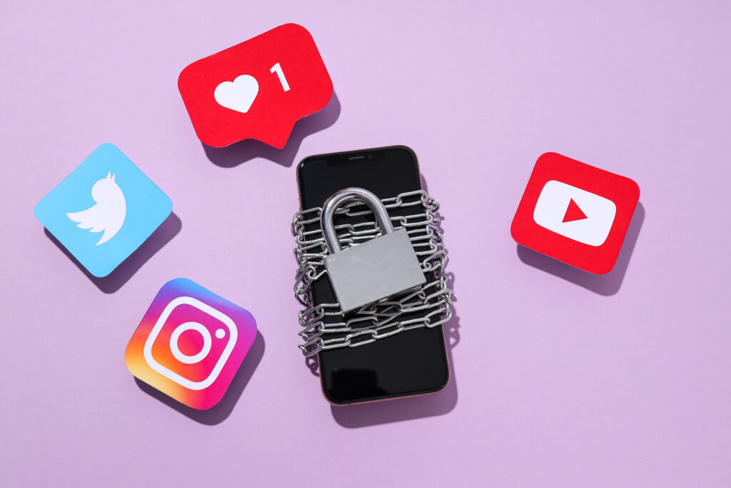 【徹底解説】インスタ鍵アカの全知識！設定、検索、バレずに見る裏技まで - Social Dash